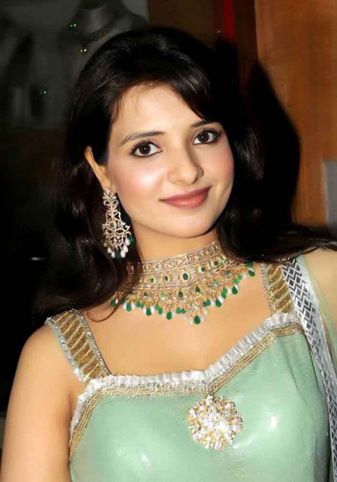 Saloni Biography – Wiki, Real Name, Age, Height, Weight, Family, Movies ...